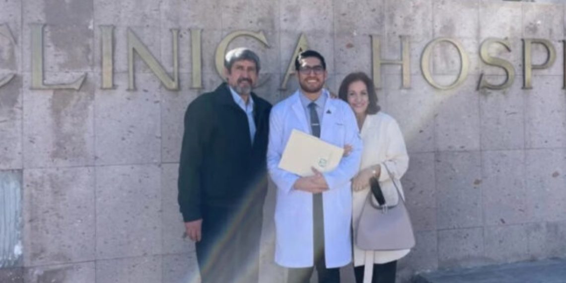 ¿Quién era Abraham Reyes? El médico que se quitó la vida tras acoso en ...